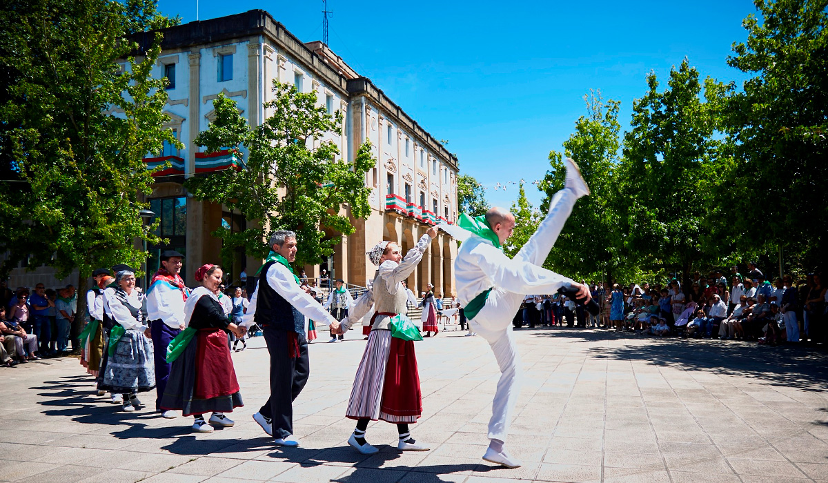 Fiestas de Leioa 2025: programa y tradiciones de San Juan | Blog Euskaltel